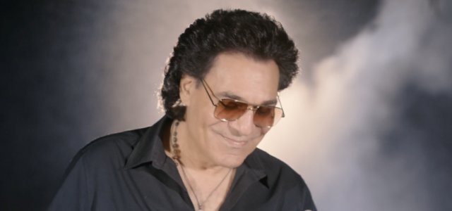 اندی اولین قرار - Avalin Gharar Music Video by Andy on Radio Javan