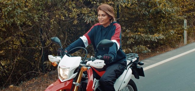 احلام هوا عالیه - Hava Aaliye Music Video by Ahllam on Radio Javan