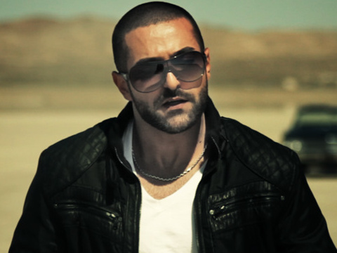 Roshan Music Video by Khashayar Azar on Radio Javan