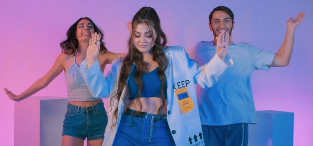 کیمیا کیس - Kiss Music Video by Kimia on Radio Javan