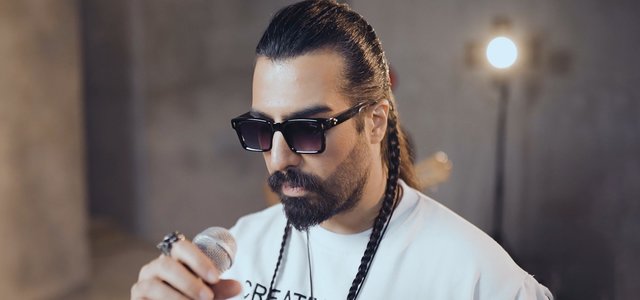 Ghashang Ghashang Music Video by Macan Band on Radio Javan