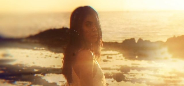 رها رها - Raha Music Video by Raha on Radio Javan