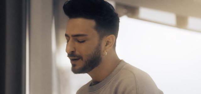 Tazegiha Music Video by Sami Beigi on Radio Javan