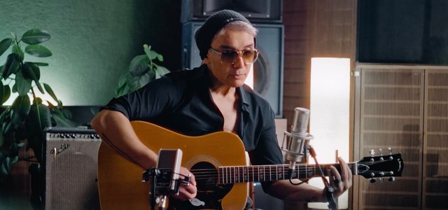 Pishe To (Unplugged) - Music Video by Shadmehr Aghili