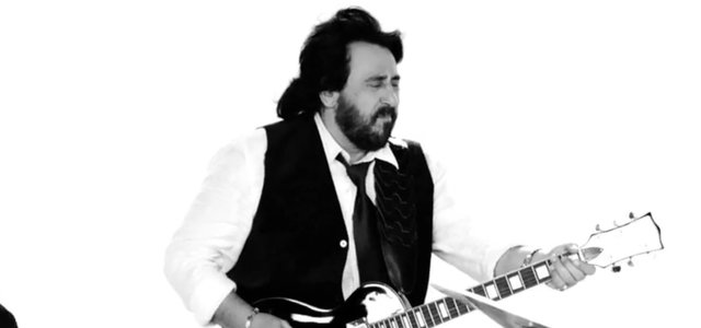 Larzoon Larzoon Music Video by Shahram Shabpareh on Radio Javan · شهرام ...